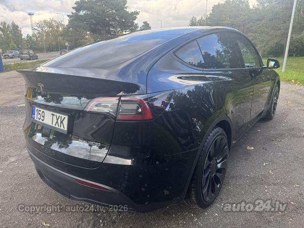 Tesla Model Y 2022 in Tallinn on AUTOMOTO.COM.LV Black Tesla Model Y 2022 in Tallinn, with an engine capacity of 0.00 L and mileage of 95 thousand km for 34900 €, photo 5 on AUTOMOTO.COM.LV