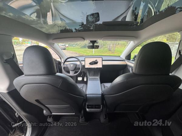 Tesla Model Y 2022 in Tallinn on AUTOMOTO.COM.LV Black Tesla Model Y 2022 in Tallinn, with an engine capacity of 0.00 L and mileage of 95 thousand km for 34900 €, photo 11 on AUTOMOTO.COM.LV