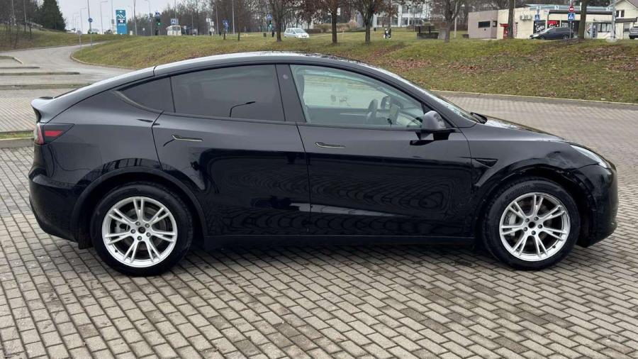 Черный Тесла Модель Y 2023 в Ионава, объемом двигателя 0.00 л и пробегом 37 тыс. км за 20700 €, фото 16 на AUTOMOTO.COM.LV