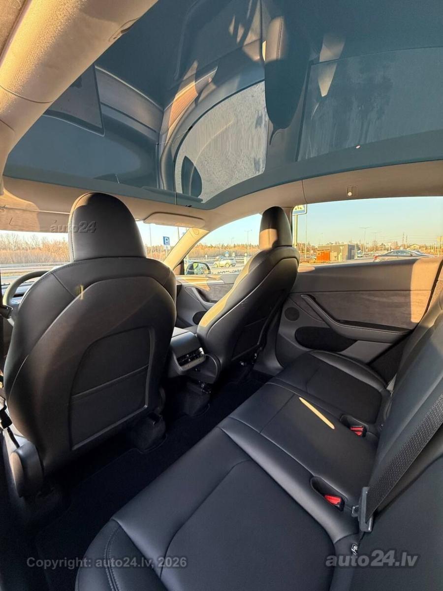 Black Tesla Model Y 2023 in Parnu, with an engine capacity of 0.00 L and mileage of 30 thousand km for 34990 €, photo 8 on AUTOMOTO.COM.LV
