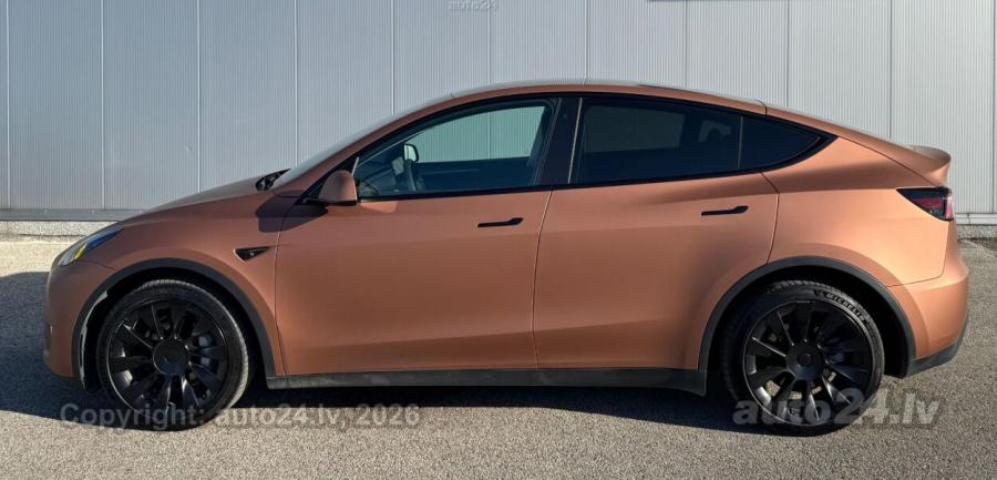 Black Tesla Model Y 2023 in Tartu, with an engine capacity of 0.00 L and mileage of 34 thousand km for 39700 €, photo 10 on AUTOMOTO.COM.LV