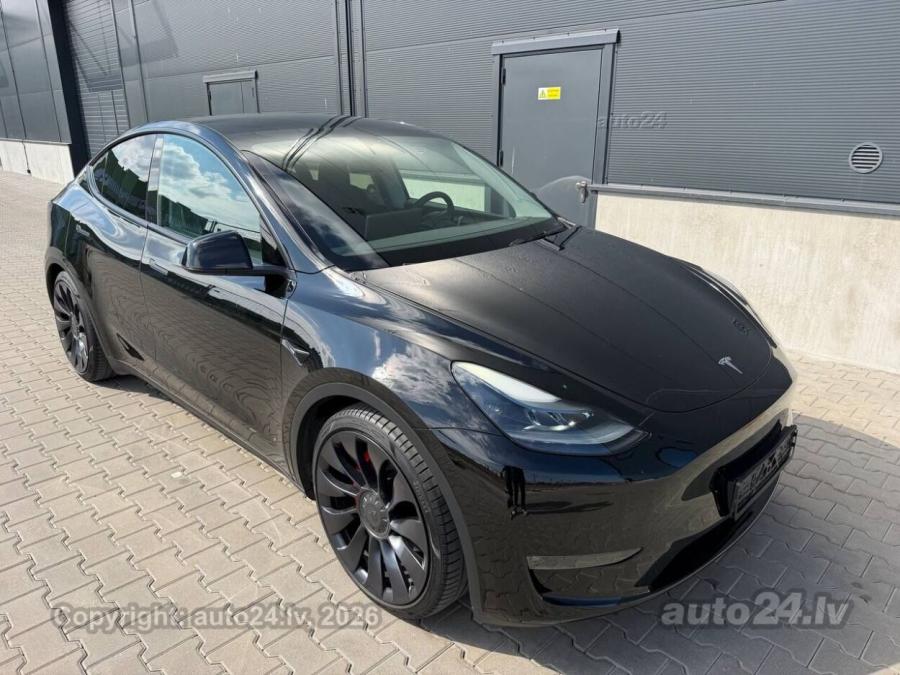 Black Tesla Model Y 2023 in Parnu, with an engine capacity of 0.00 L and mileage of 45 thousand km for 34990 €, photo 1 on AUTOMOTO.COM.LV