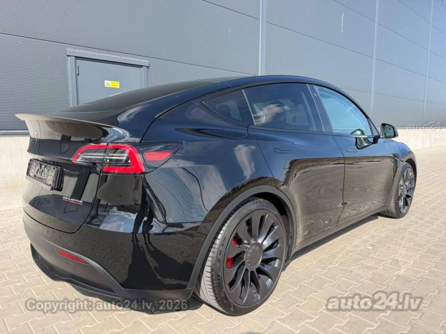 Black Tesla Model Y 2023 in Parnu, with an engine capacity of 0.00 L and mileage of 45 thousand km for 34990 €, photo 7 on AUTOMOTO.COM.LV