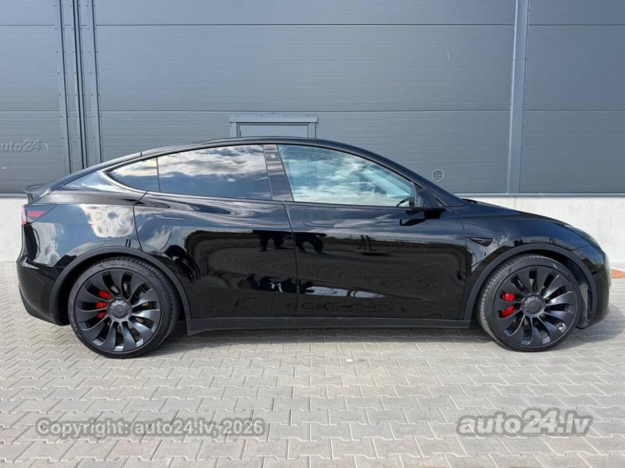 Black Tesla Model Y 2023 in Parnu, with an engine capacity of 0.00 L and mileage of 45 thousand km for 34990 €, photo 8 on AUTOMOTO.COM.LV