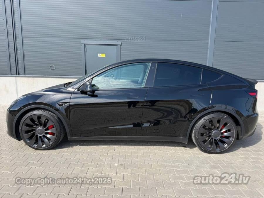 Black Tesla Model Y 2023 in Parnu, with an engine capacity of 0.00 L and mileage of 45 thousand km for 34990 €, photo 9 on AUTOMOTO.COM.LV