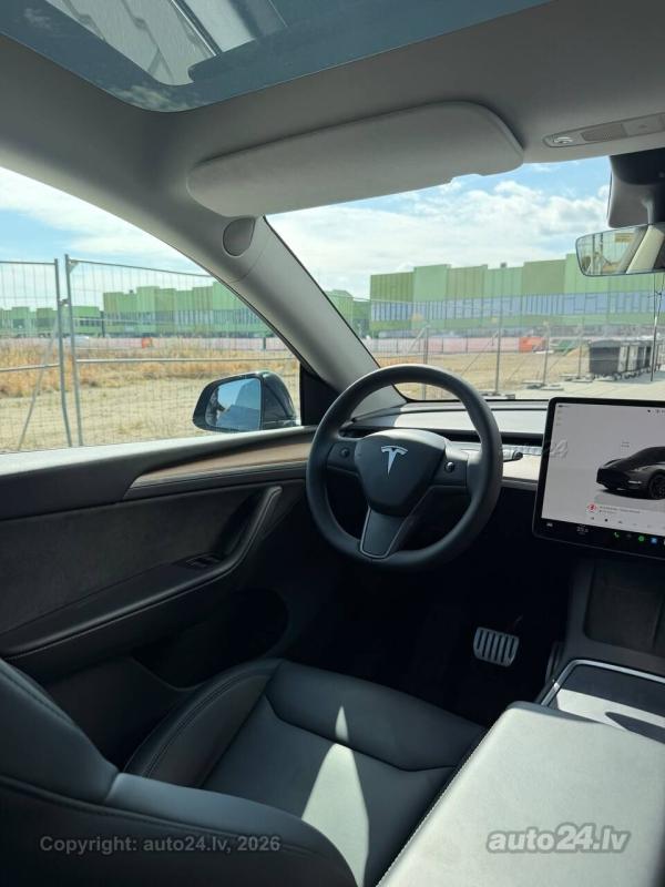 Melns Tesla Model Y 2023 Pērnava, ar dzinēja tilpumu 0.00 L un nobraukumu 45 tūkst. km par 34990 €, foto 9 vietnē AUTOMOTO.COM.LV