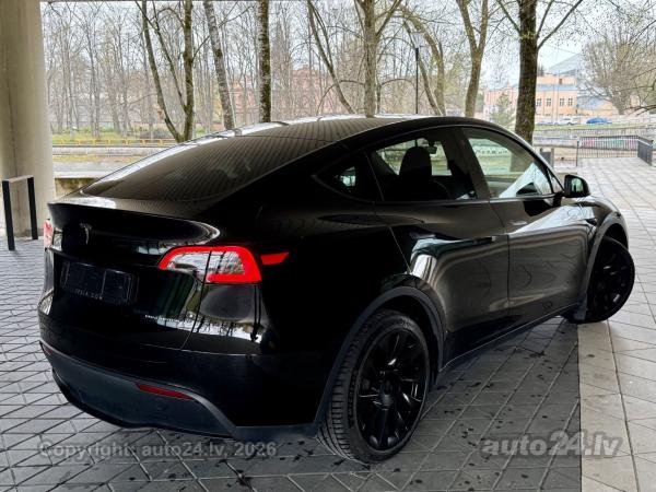 Black Tesla Model Y 2023 in Tartu, with an engine capacity of 0.00 L and mileage of 78 thousand km for 36700 €, photo 4 on AUTOMOTO.COM.LV