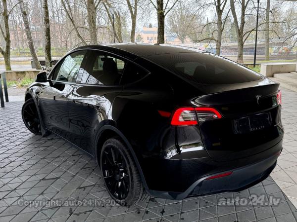 Black Tesla Model Y 2023 in Tartu, with an engine capacity of 0.00 L and mileage of 78 thousand km for 36700 €, photo 5 on AUTOMOTO.COM.LV