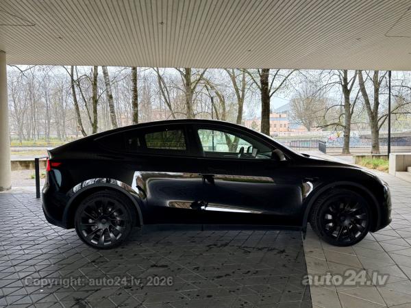 Black Tesla Model Y 2023 in Tartu, with an engine capacity of 0.00 L and mileage of 78 thousand km for 36700 €, photo 9 on AUTOMOTO.COM.LV