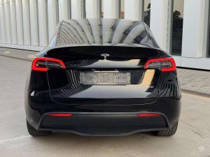 Black Tesla Model Y 2023 in Vilnius, with an engine capacity of 0.00 L and mileage of 77 thousand km for 37700 €, photo 5 on AUTOMOTO.COM.LV
