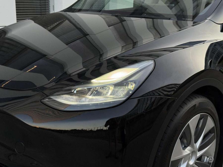 Black Tesla Model Y 2023 in Vilnius, with an engine capacity of 0.00 L and mileage of 77 thousand km for 37700 €, photo 9 on AUTOMOTO.COM.LV