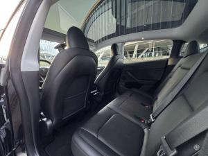 Black Tesla Model Y 2023 in Vilnius, with an engine capacity of 0.00 L and mileage of 77 thousand km for 37700 €, photo 12 on AUTOMOTO.COM.LV