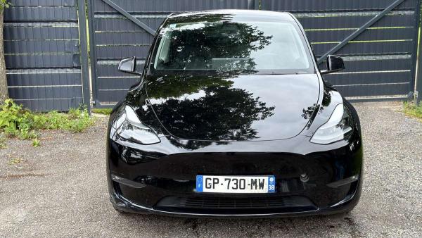 Black Tesla Model Y 2023 in Jonava, with an engine capacity of 0.00 L and mileage of 130 thousand km for 22750 €, photo 2 on AUTOMOTO.COM.LV