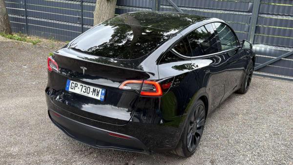 Black Tesla Model Y 2023 in Jonava, with an engine capacity of 0.00 L and mileage of 130 thousand km for 22750 €, photo 5 on AUTOMOTO.COM.LV