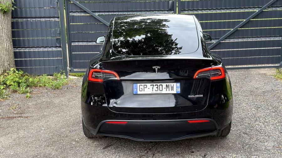 Black Tesla Model Y 2023 in Jonava, with an engine capacity of 0.00 L and mileage of 130 thousand km for 22750 €, photo 7 on AUTOMOTO.COM.LV