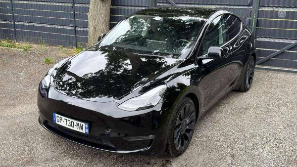 Black Tesla Model Y 2023 in Jonava, with an engine capacity of 0.00 L and mileage of 130 thousand km for 22750 €, photo 9 on AUTOMOTO.COM.LV