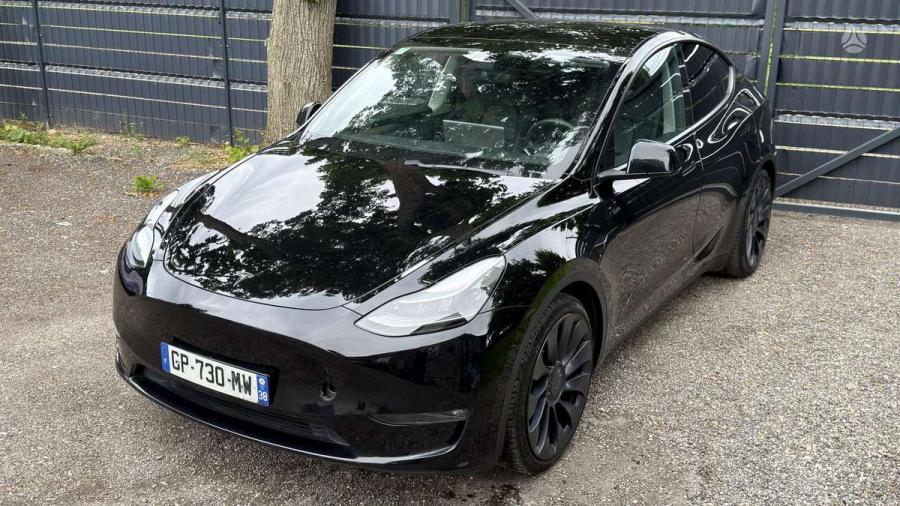 Black Tesla Model Y 2023 in Jonava, with an engine capacity of 0.00 L and mileage of 130 thousand km for 22750 €, photo 10 on AUTOMOTO.COM.LV