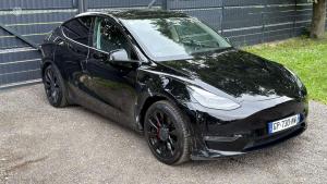 Black Tesla Model Y 2023 in Jonava, with an engine capacity of 0.00 L and mileage of 130 thousand km for 22750 €, photo 12 on AUTOMOTO.COM.LV