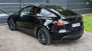 Black Tesla Model Y 2023 in Jonava, with an engine capacity of 0.00 L and mileage of 130 thousand km for 22750 €, photo 16 on AUTOMOTO.COM.LV