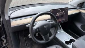 Black Tesla Model Y 2023 in Jonava, with an engine capacity of 0.00 L and mileage of 130 thousand km for 22750 €, photo 22 on AUTOMOTO.COM.LV