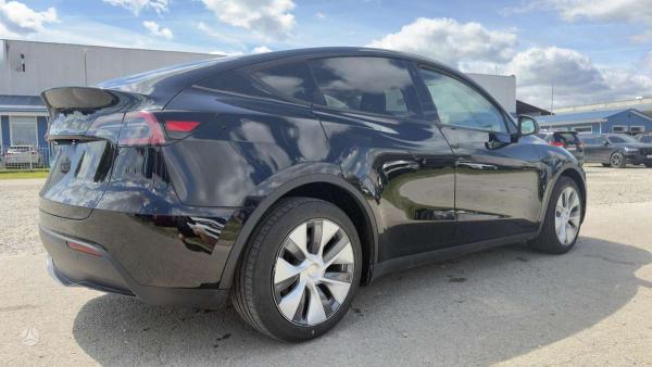 Black Tesla Model Y 2023 in Siauliai, with an engine capacity of 0.00 L and mileage of 92 thousand km for 28400 €, photo 4 on AUTOMOTO.COM.LV