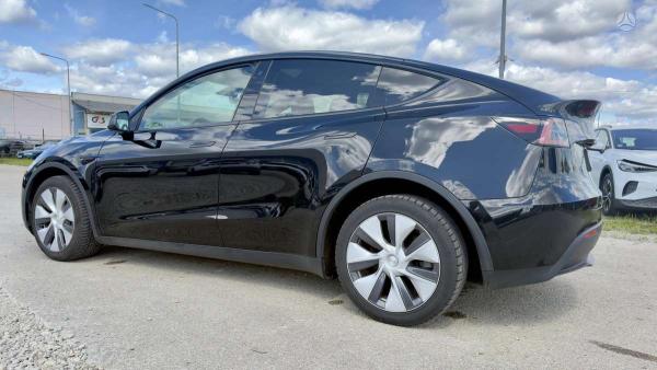 Black Tesla Model Y 2023 in Siauliai, with an engine capacity of 0.00 L and mileage of 92 thousand km for 28400 €, photo 6 on AUTOMOTO.COM.LV