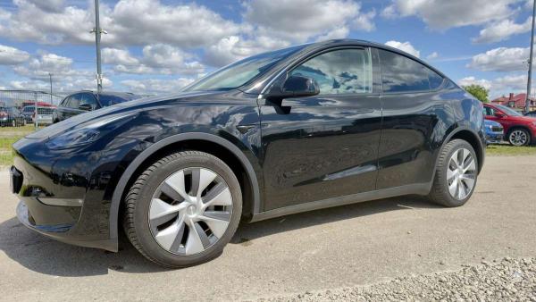 Black Tesla Model Y 2023 in Siauliai, with an engine capacity of 0.00 L and mileage of 92 thousand km for 28400 €, photo 8 on AUTOMOTO.COM.LV