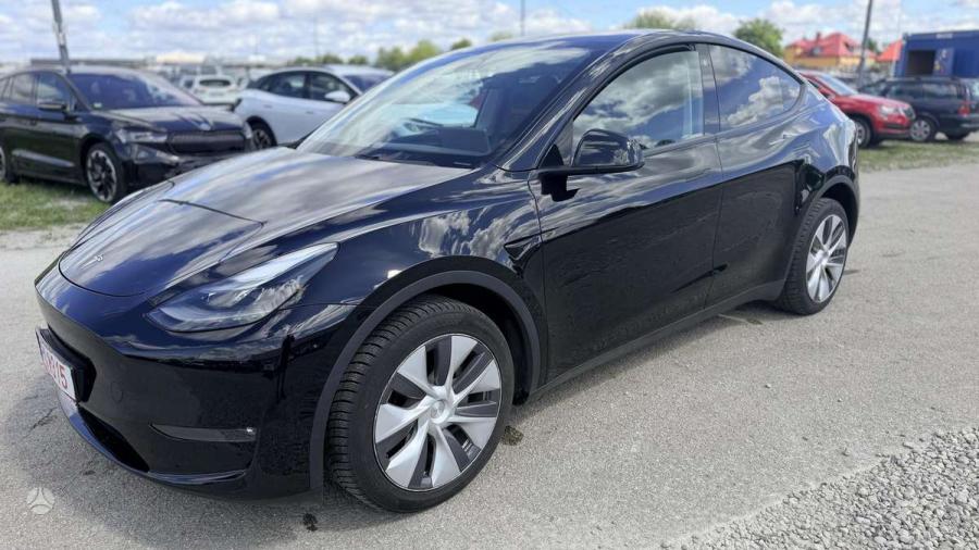 Black Tesla Model Y 2023 in Siauliai, with an engine capacity of 0.00 L and mileage of 92 thousand km for 28400 €, photo 1 on AUTOMOTO.COM.LV