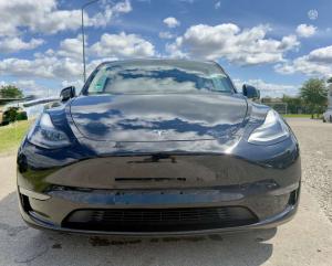 Black Tesla Model Y 2023 in Siauliai, with an engine capacity of 0.00 L and mileage of 92 thousand km for 28400 €, photo 3 on AUTOMOTO.COM.LV