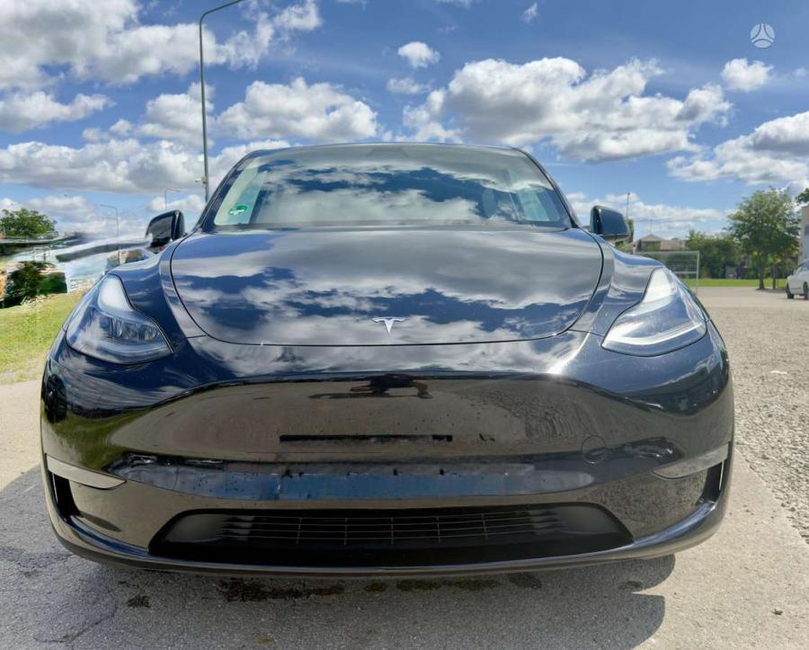 Black Tesla Model Y 2023 in Siauliai, with an engine capacity of 0.00 L and mileage of 92 thousand km for 28400 €, photo 3 on AUTOMOTO.COM.LV