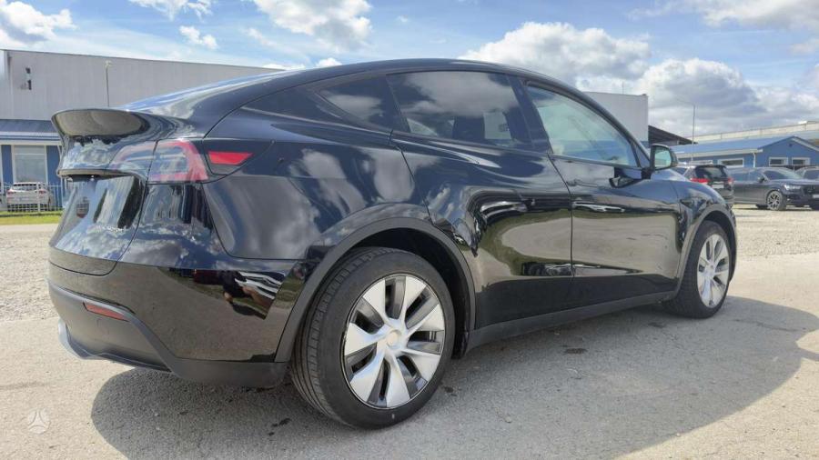 Black Tesla Model Y 2023 in Siauliai, with an engine capacity of 0.00 L and mileage of 92 thousand km for 28400 €, photo 5 on AUTOMOTO.COM.LV