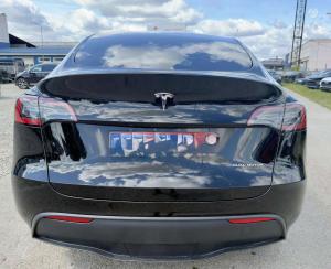 Black Tesla Model Y 2023 in Siauliai, with an engine capacity of 0.00 L and mileage of 92 thousand km for 28400 €, photo 6 on AUTOMOTO.COM.LV