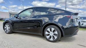 Black Tesla Model Y 2023 in Siauliai, with an engine capacity of 0.00 L and mileage of 92 thousand km for 28400 €, photo 7 on AUTOMOTO.COM.LV