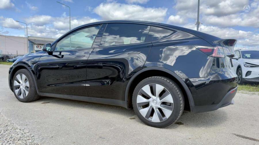 Black Tesla Model Y 2023 in Siauliai, with an engine capacity of 0.00 L and mileage of 92 thousand km for 28400 €, photo 7 on AUTOMOTO.COM.LV