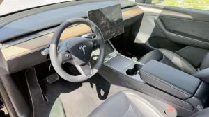 Black Tesla Model Y 2023 in Siauliai, with an engine capacity of 0.00 L and mileage of 92 thousand km for 28400 €, photo 10 on AUTOMOTO.COM.LV