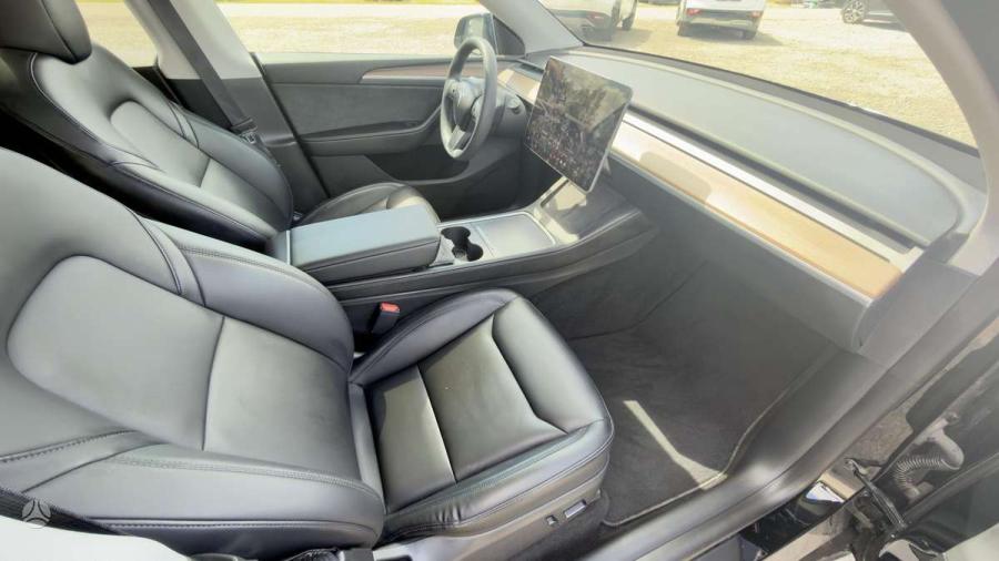 Black Tesla Model Y 2023 in Siauliai, with an engine capacity of 0.00 L and mileage of 92 thousand km for 28400 €, photo 15 on AUTOMOTO.COM.LV