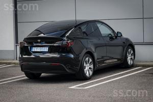 Black Tesla Model Y 2023 in Riga, with an engine capacity of 0.00 L and mileage of 36 thousand km for 36950 €, photo 5 on AUTOMOTO.COM.LV
