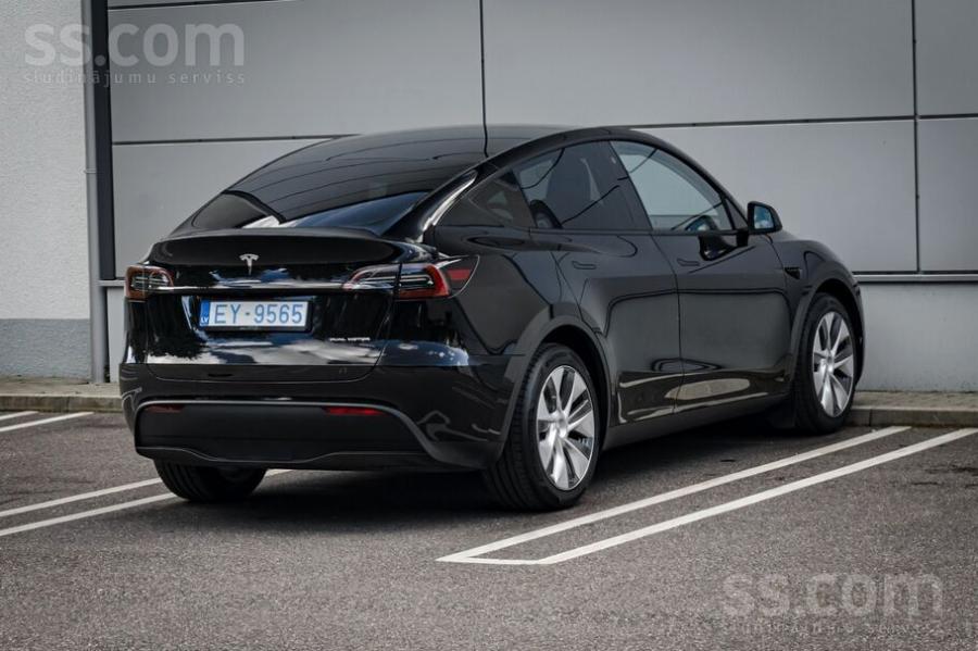Black Tesla Model Y 2023 in Riga, with an engine capacity of 0.00 L and mileage of 36 thousand km for 36950 €, photo 5 on AUTOMOTO.COM.LV