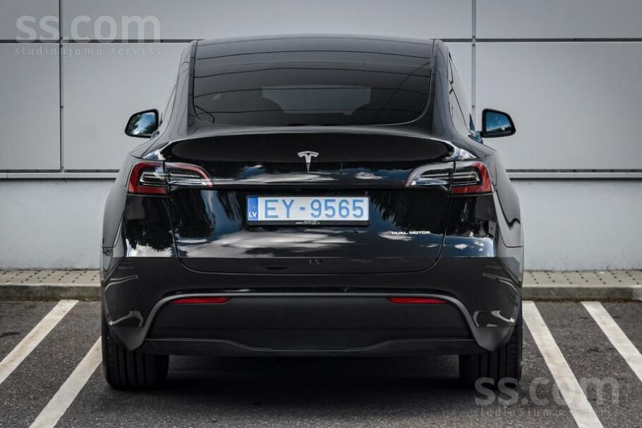 Black Tesla Model Y 2023 in Riga, with an engine capacity of 0.00 L and mileage of 36 thousand km for 36950 €, photo 6 on AUTOMOTO.COM.LV