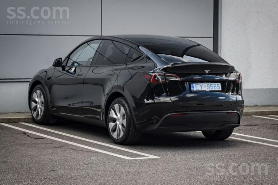 Black Tesla Model Y 2023 in Riga, with an engine capacity of 0.00 L and mileage of 36 thousand km for 36950 €, photo 7 on AUTOMOTO.COM.LV