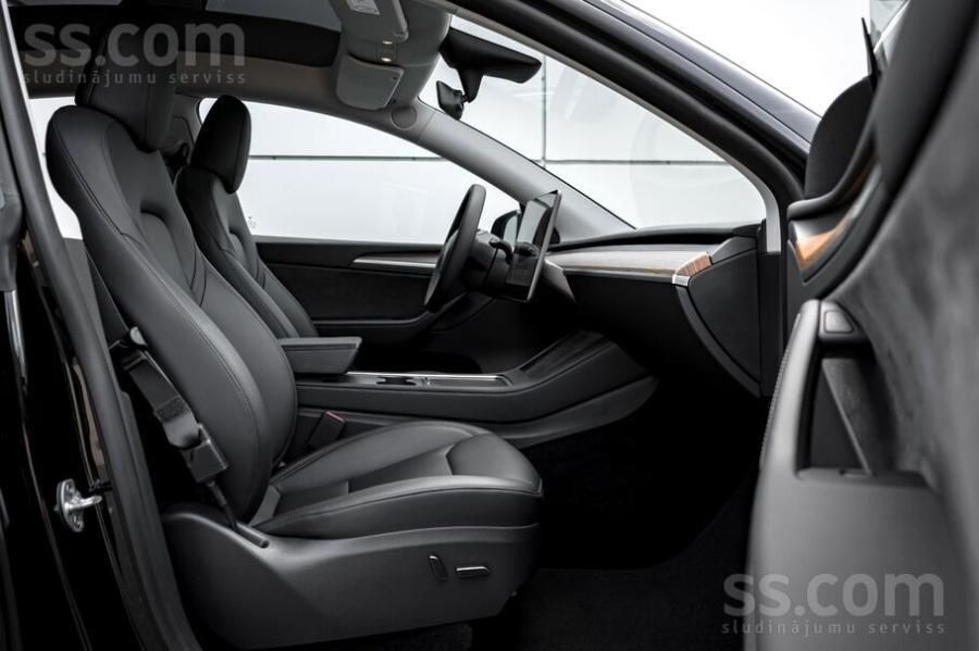 Black Tesla Model Y 2023 in Riga, with an engine capacity of 0.00 L and mileage of 36 thousand km for 36950 €, photo 13 on AUTOMOTO.COM.LV