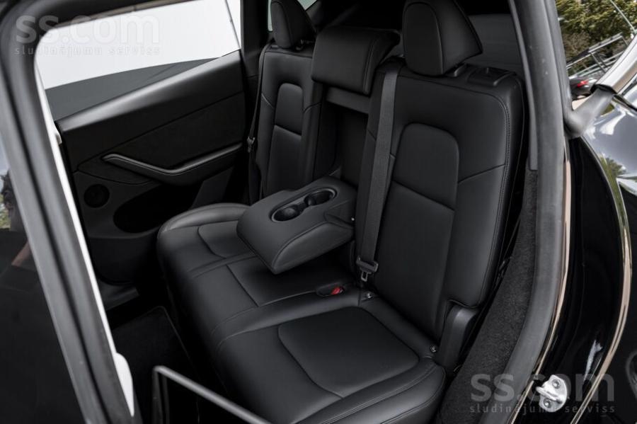 Black Tesla Model Y 2023 in Riga, with an engine capacity of 0.00 L and mileage of 36 thousand km for 36950 €, photo 14 on AUTOMOTO.COM.LV