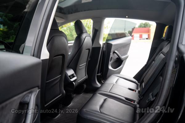 Black Tesla Model Y 2023 in Tallinn, with an engine capacity of 0.00 L and mileage of 261 thousand km for 15500 €, photo 8 on AUTOMOTO.COM.LV