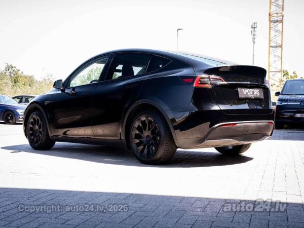 Black Tesla Model Y 2023 in Tartu, with an engine capacity of 0.00 L and mileage of 57 thousand km for 39500 €, photo 7 on AUTOMOTO.COM.LV