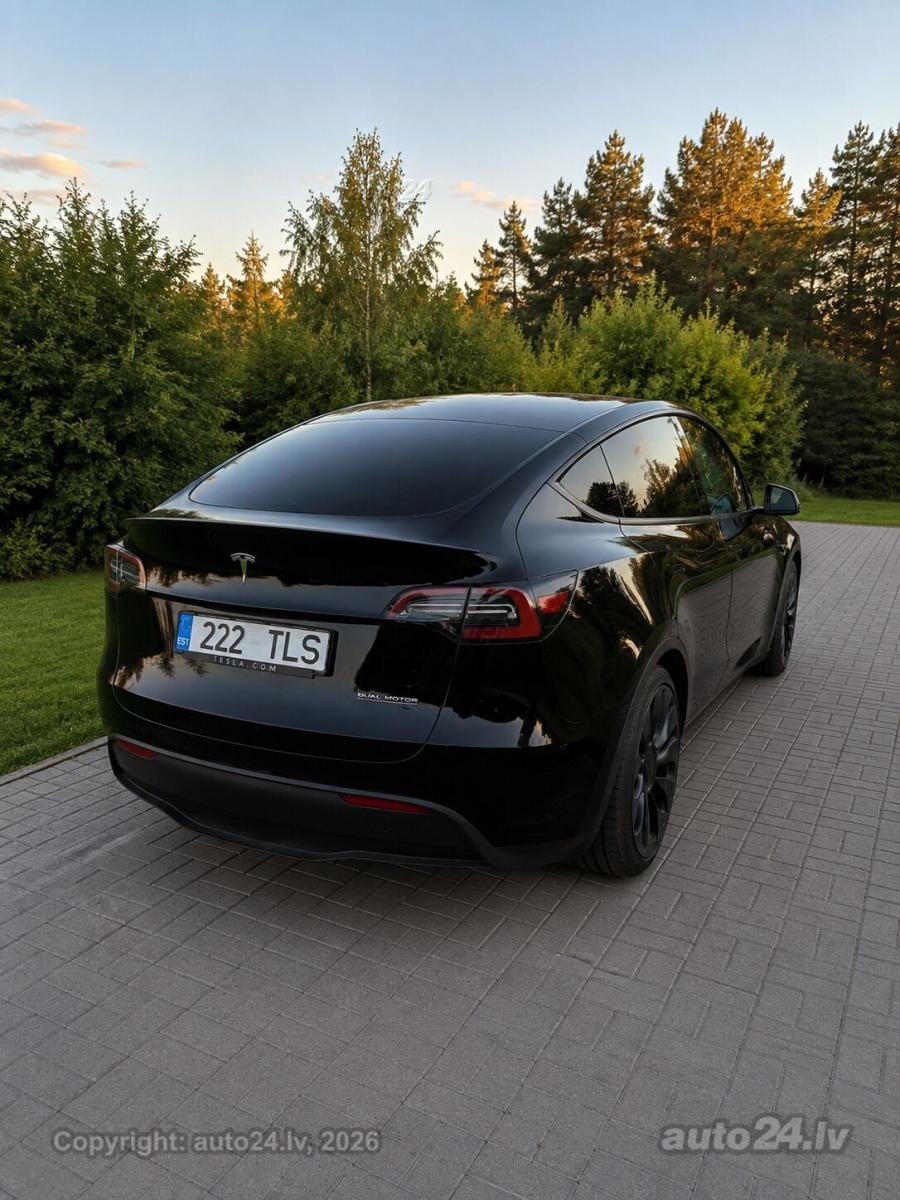 Melns Tesla Model Y 2023 Tallina, ar dzinēja tilpumu 0.00 L un nobraukumu 54 tūkst. km par 40000 €, foto 3 vietnē AUTOMOTO.COM.LV