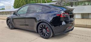 Black Tesla Model Y 2023 in Marijampole, with an engine capacity of 0.00 L and mileage of 84 thousand km for 25900 €, photo 3 on AUTOMOTO.COM.LV
