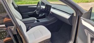 Black Tesla Model Y 2023 in Marijampole, with an engine capacity of 0.00 L and mileage of 84 thousand km for 25900 €, photo 5 on AUTOMOTO.COM.LV