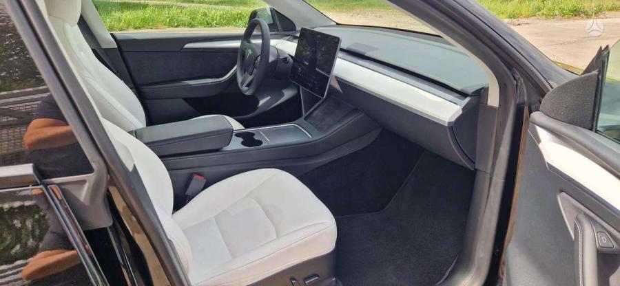 Black Tesla Model Y 2023 in Marijampole, with an engine capacity of 0.00 L and mileage of 84 thousand km for 25900 €, photo 5 on AUTOMOTO.COM.LV