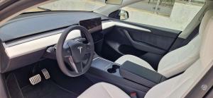 Black Tesla Model Y 2023 in Marijampole, with an engine capacity of 0.00 L and mileage of 84 thousand km for 25900 €, photo 6 on AUTOMOTO.COM.LV