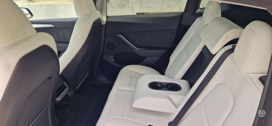 Black Tesla Model Y 2023 in Marijampole, with an engine capacity of 0.00 L and mileage of 84 thousand km for 25900 €, photo 7 on AUTOMOTO.COM.LV